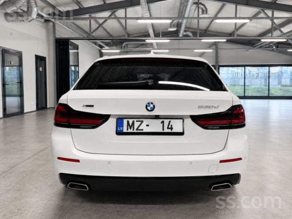 White BMW 530 2022 in Riga, with an engine capacity of 3.00 L and mileage of 199 thousand km for 29990 €, photo 11 on AUTOMOTO.COM.LV