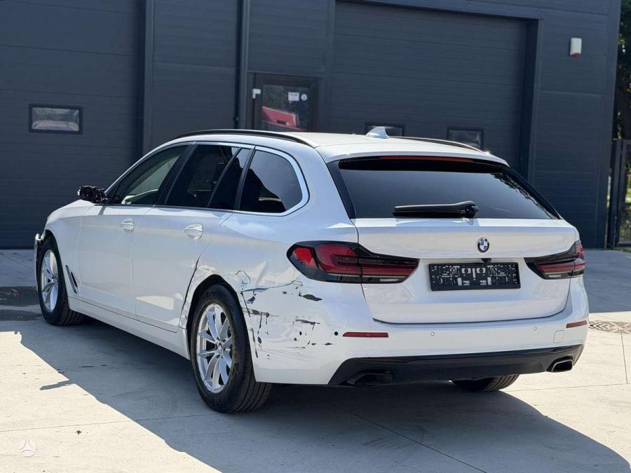 White BMW 530 2023 in Kaunas, with an engine capacity of 2.99 L and mileage of 138 thousand km for 15850 €, photo 3 on AUTOMOTO.COM.LV