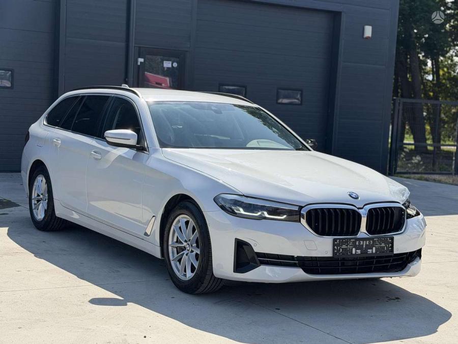 White BMW 530 2023 in Kaunas, with an engine capacity of 2.99 L and mileage of 138 thousand km for 15850 €, photo 4 on AUTOMOTO.COM.LV