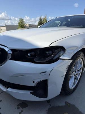 White BMW 530 2023 in Kaunas, with an engine capacity of 2.99 L and mileage of 138 thousand km for 15850 €, photo 6 on AUTOMOTO.COM.LV