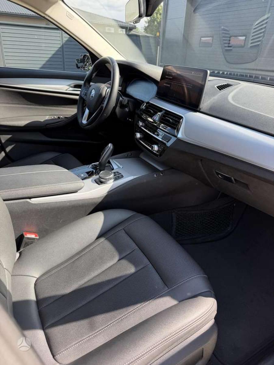White BMW 530 2023 in Kaunas, with an engine capacity of 2.99 L and mileage of 138 thousand km for 15850 €, photo 8 on AUTOMOTO.COM.LV