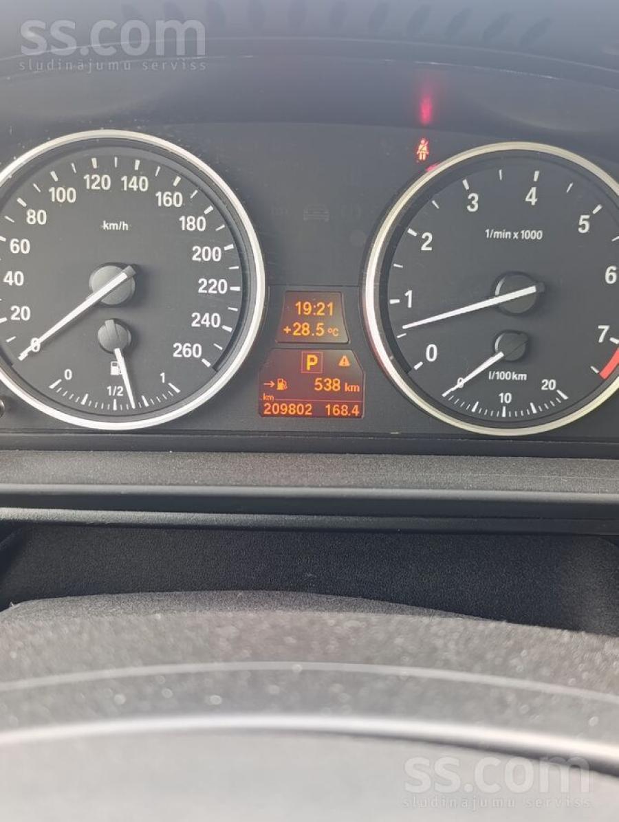 Yellow BMW 530 2007 in Riga, with an engine capacity of 3.00 L and mileage of 210 thousand km for 5000 €, photo 6 on AUTOMOTO.COM.LV