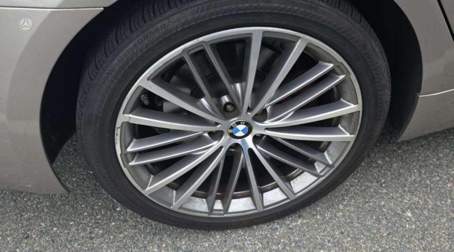 Yellow BMW 530 2017 in Ukmerge, with an engine capacity of 2.00 L and mileage of 222 thousand km for 13100 €, photo 15 on AUTOMOTO.COM.LV