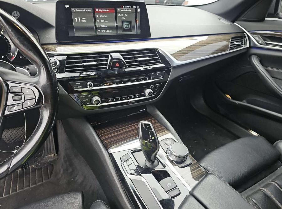 Yellow BMW 530 2017 in Ukmerge, with an engine capacity of 2.00 L and mileage of 222 thousand km for 13100 €, photo 25 on AUTOMOTO.COM.LV