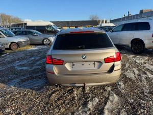 Yellow BMW 530 2013 in Panevezys, with an engine capacity of 2.99 L and mileage of 287 thousand km for 7500 €, photo 4 on AUTOMOTO.COM.LV