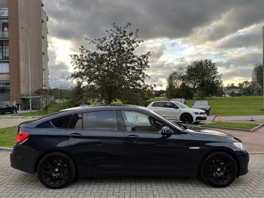 Black BMW 535 2010 in Riga, with an engine capacity of 3.50 L and mileage of 369 thousand km for 9990 €, photo 12 on AUTOMOTO.COM.LV