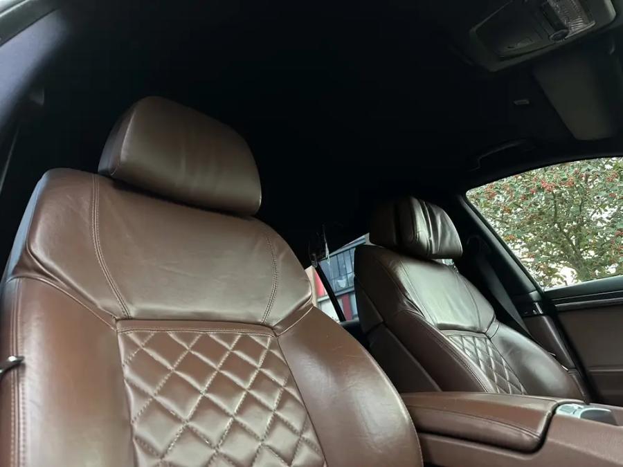 Black BMW 535 2010 in Riga, with an engine capacity of 3.50 L and mileage of 369 thousand km for 9990 €, photo 19 on AUTOMOTO.COM.LV