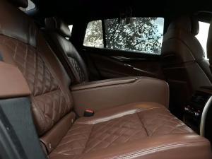Black BMW 535 2010 in Riga, with an engine capacity of 3.50 L and mileage of 369 thousand km for 9990 €, photo 21 on AUTOMOTO.COM.LV