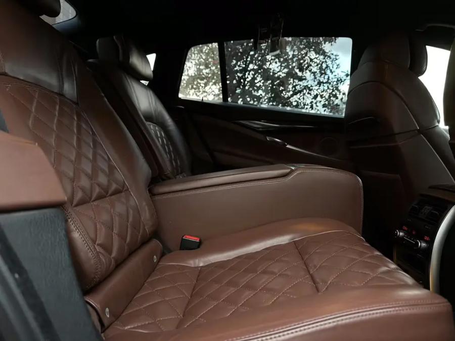 Black BMW 535 2010 in Riga, with an engine capacity of 3.50 L and mileage of 369 thousand km for 9990 €, photo 21 on AUTOMOTO.COM.LV