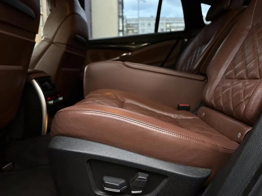 Black BMW 535 2010 in Riga, with an engine capacity of 3.50 L and mileage of 369 thousand km for 9990 €, photo 25 on AUTOMOTO.COM.LV