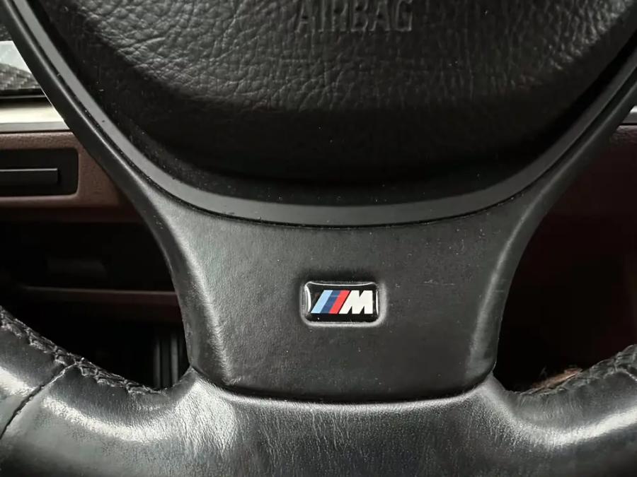 Black BMW 535 2010 in Riga, with an engine capacity of 3.50 L and mileage of 369 thousand km for 9990 €, photo 31 on AUTOMOTO.COM.LV