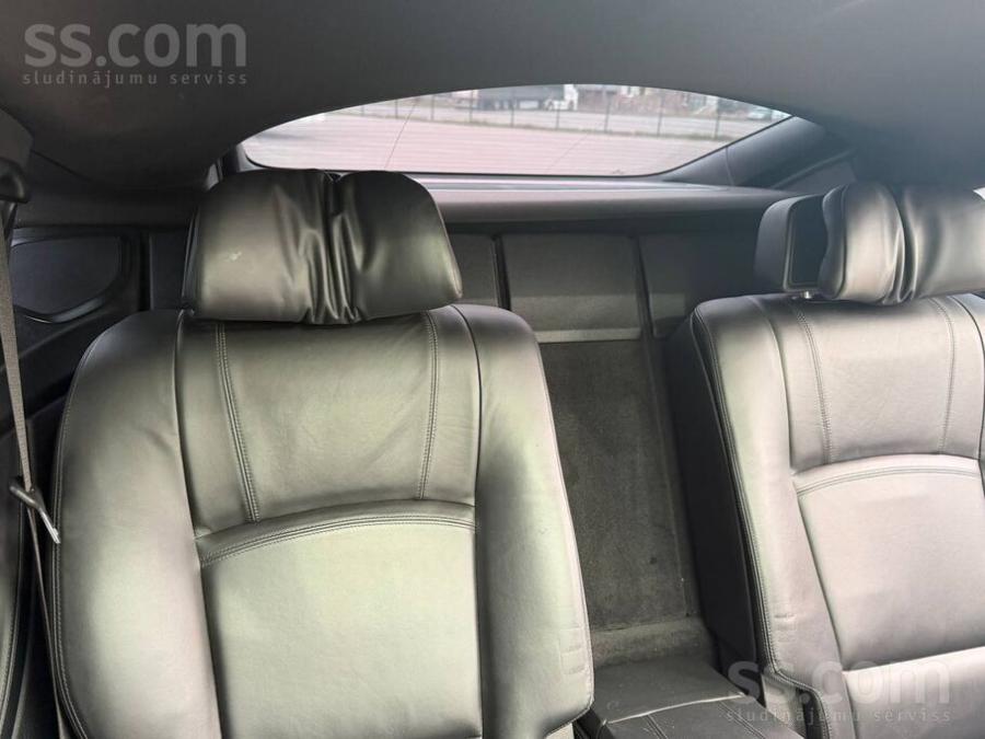 Black BMW 535 2012 in Riga, with an engine capacity of 3.00 L and mileage of 0 thousand km for 8990 €, photo 26 on AUTOMOTO.COM.LV
