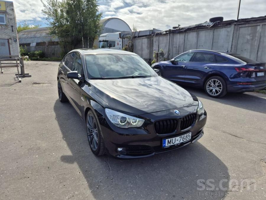 Black BMW 535 2012 in Riga, with an engine capacity of 3.00 L and mileage of 262 thousand km for 9490 €, photo 3 on AUTOMOTO.COM.LV