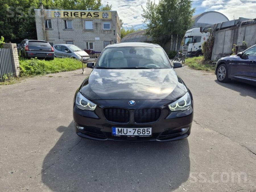 Black BMW 535 2012 in Riga, with an engine capacity of 3.00 L and mileage of 262 thousand km for 9490 €, photo 4 on AUTOMOTO.COM.LV