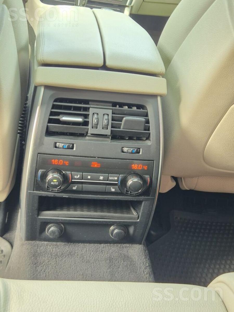 Black BMW 535 2012 in Riga, with an engine capacity of 3.00 L and mileage of 262 thousand km for 9490 €, photo 12 on AUTOMOTO.COM.LV