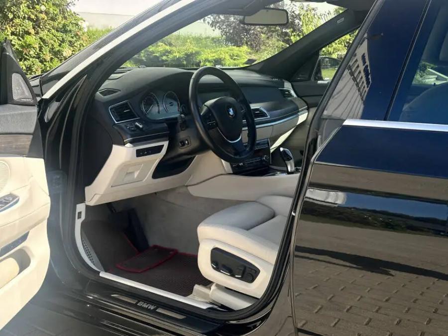 Black BMW 535 2014 in Riga, with an engine capacity of 3.00 L and mileage of 318 thousand km for 14490 €, photo 10 on AUTOMOTO.COM.LV