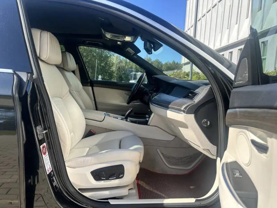 Black BMW 535 2014 in Riga, with an engine capacity of 3.00 L and mileage of 318 thousand km for 14490 €, photo 12 on AUTOMOTO.COM.LV