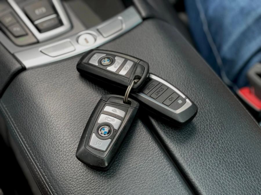 Black BMW 535 2014 in Riga, with an engine capacity of 3.00 L and mileage of 267 thousand km for 17490 €, photo 23 on AUTOMOTO.COM.LV
