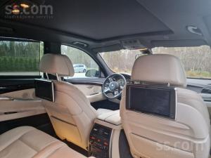 Black BMW 535 2014 in Riga, with an engine capacity of 3.00 L and mileage of 296 thousand km for 17000 €, photo 3 on AUTOMOTO.COM.LV