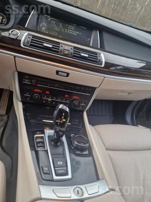 Black BMW 535 2014 in Riga, with an engine capacity of 3.00 L and mileage of 296 thousand km for 17000 €, photo 5 on AUTOMOTO.COM.LV