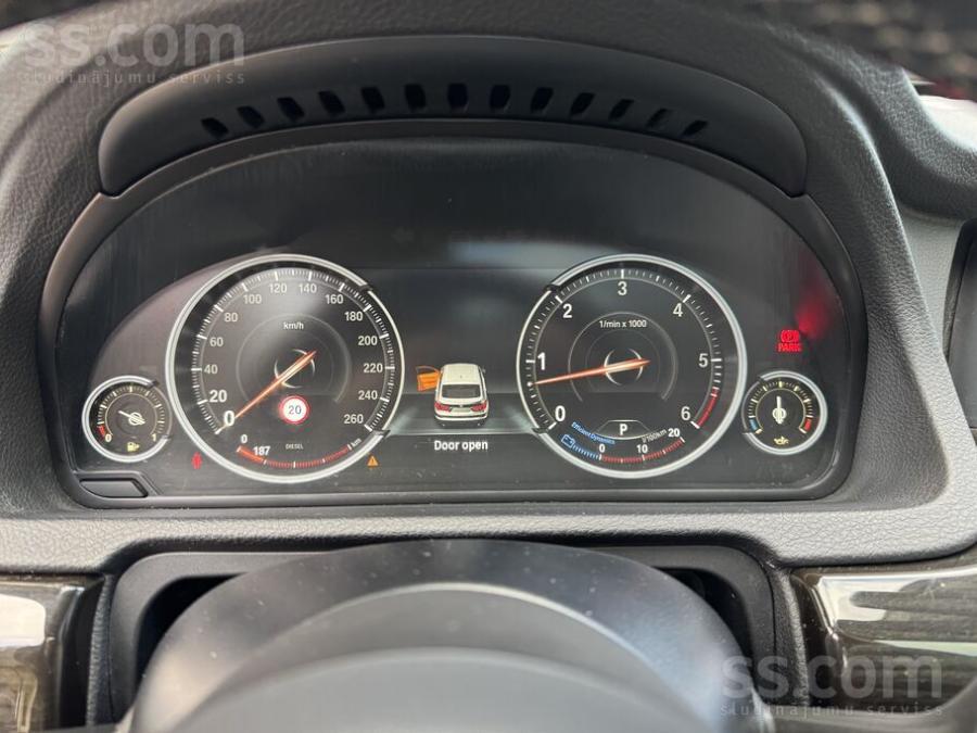 Black BMW 535 2016 in Riga, with an engine capacity of 3.00 L and mileage of 220 thousand km for 17950 €, photo 15 on AUTOMOTO.COM.LV