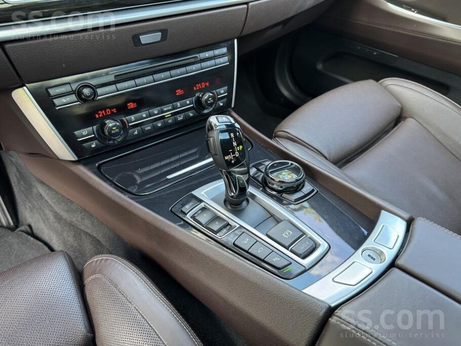 Black BMW 535 2016 in Riga, with an engine capacity of 3.00 L and mileage of 220 thousand km for 17950 €, photo 17 on AUTOMOTO.COM.LV