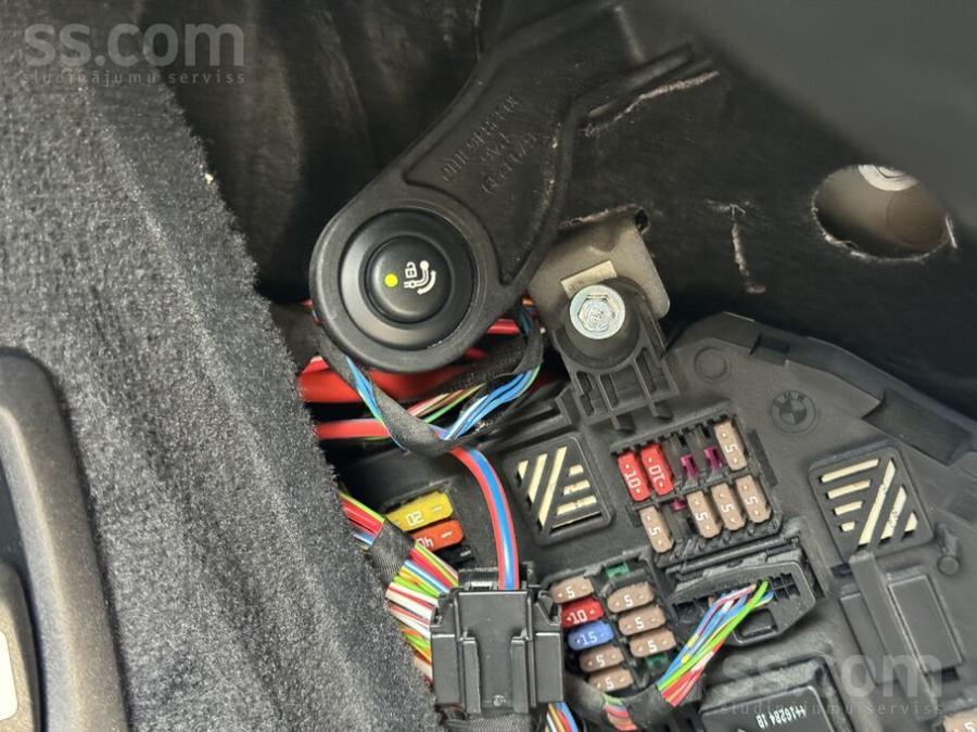 Black BMW 535 2016 in Riga, with an engine capacity of 3.00 L and mileage of 220 thousand km for 17950 €, photo 29 on AUTOMOTO.COM.LV