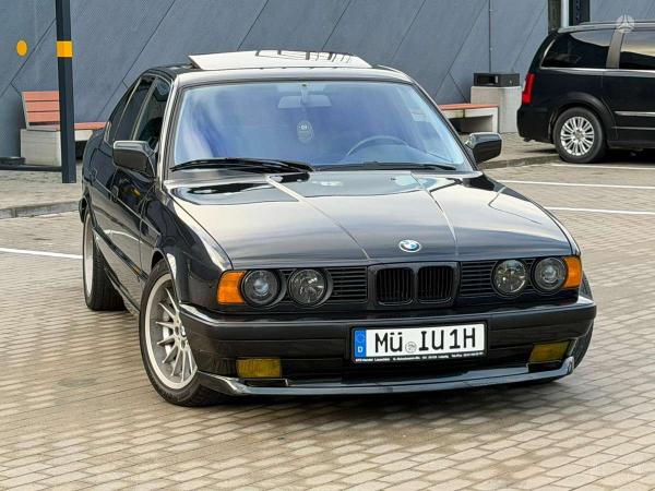 Black BMW 535 1988 in Jonava, with an engine capacity of 3.43 L and mileage of 281 thousand km for 8800 €, photo 1 on AUTOMOTO.COM.LV