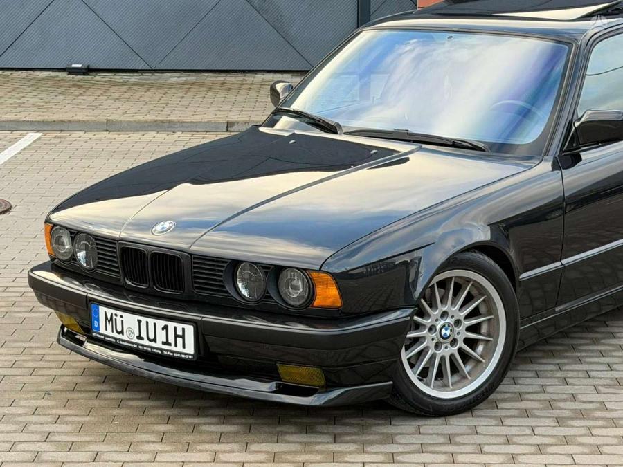 Melns BMW 535 1988 Jonava, ar dzinēja tilpumu 3.43 L un nobraukumu 281 tūkst. km par 8800 €, foto 3 vietnē AUTOMOTO.COM.LV