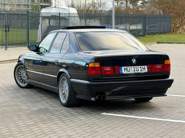 Black BMW 535 1988 in Jonava, with an engine capacity of 3.43 L and mileage of 281 thousand km for 8800 €, photo 4 on AUTOMOTO.COM.LV
