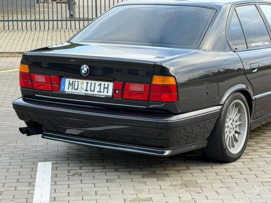 Melns BMW 535 1988 Jonava, ar dzinēja tilpumu 3.43 L un nobraukumu 281 tūkst. km par 8800 €, foto 5 vietnē AUTOMOTO.COM.LV