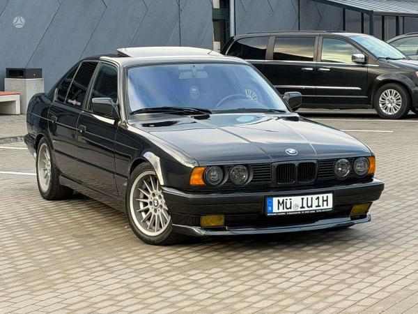 Black BMW 535 1988 in Jonava, with an engine capacity of 3.43 L and mileage of 281 thousand km for 8800 €, photo 8 on AUTOMOTO.COM.LV
