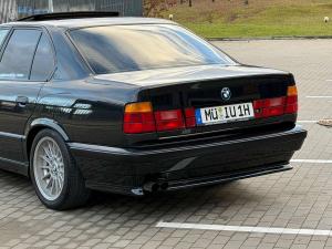 Melns BMW 535 1988 Jonava, ar dzinēja tilpumu 3.43 L un nobraukumu 281 tūkst. km par 8800 €, foto 9 vietnē AUTOMOTO.COM.LV