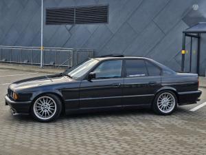 Melns BMW 535 1988 Jonava, ar dzinēja tilpumu 3.43 L un nobraukumu 281 tūkst. km par 8800 €, foto 17 vietnē AUTOMOTO.COM.LV