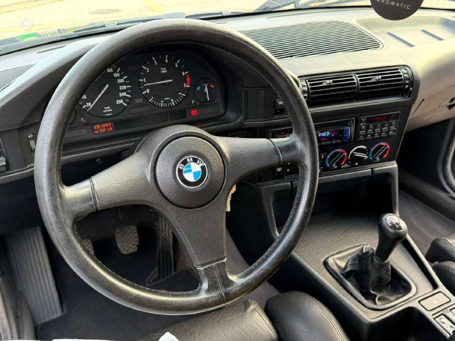 Melns BMW 535 1988 Jonava, ar dzinēja tilpumu 3.43 L un nobraukumu 281 tūkst. km par 8800 €, foto 26 vietnē AUTOMOTO.COM.LV