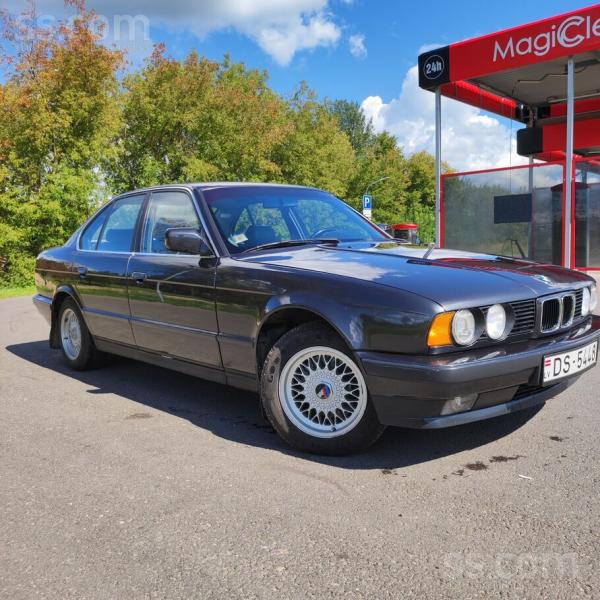 Черный БМВ 535 1988 в Даугавпилс, объемом двигателя 3.50 л и пробегом 300 тыс. км за 7900 €, фото 1 на AUTOMOTO.COM.LV