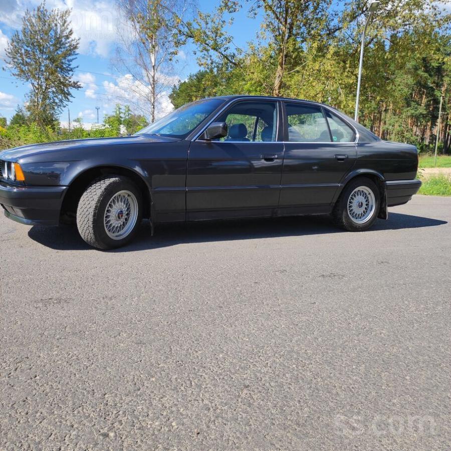 Melns BMW 535 1988 Daugavpils, ar dzinēja tilpumu 3.50 L un nobraukumu 300 tūkst. km par 7900 €, foto 3 vietnē AUTOMOTO.COM.LV