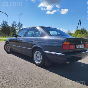 Melns BMW 535 1988 Daugavpils, ar dzinēja tilpumu 3.50 L un nobraukumu 300 tūkst. km par 7900 €, foto 4 vietnē AUTOMOTO.COM.LV