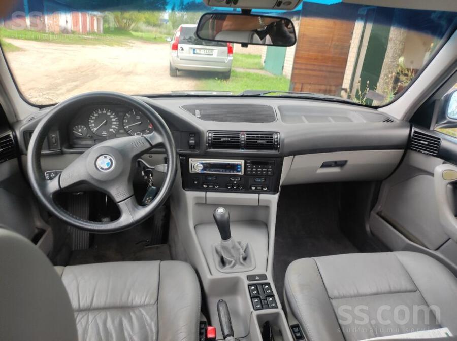 Melns BMW 535 1988 Daugavpils, ar dzinēja tilpumu 3.50 L un nobraukumu 300 tūkst. km par 7900 €, foto 9 vietnē AUTOMOTO.COM.LV
