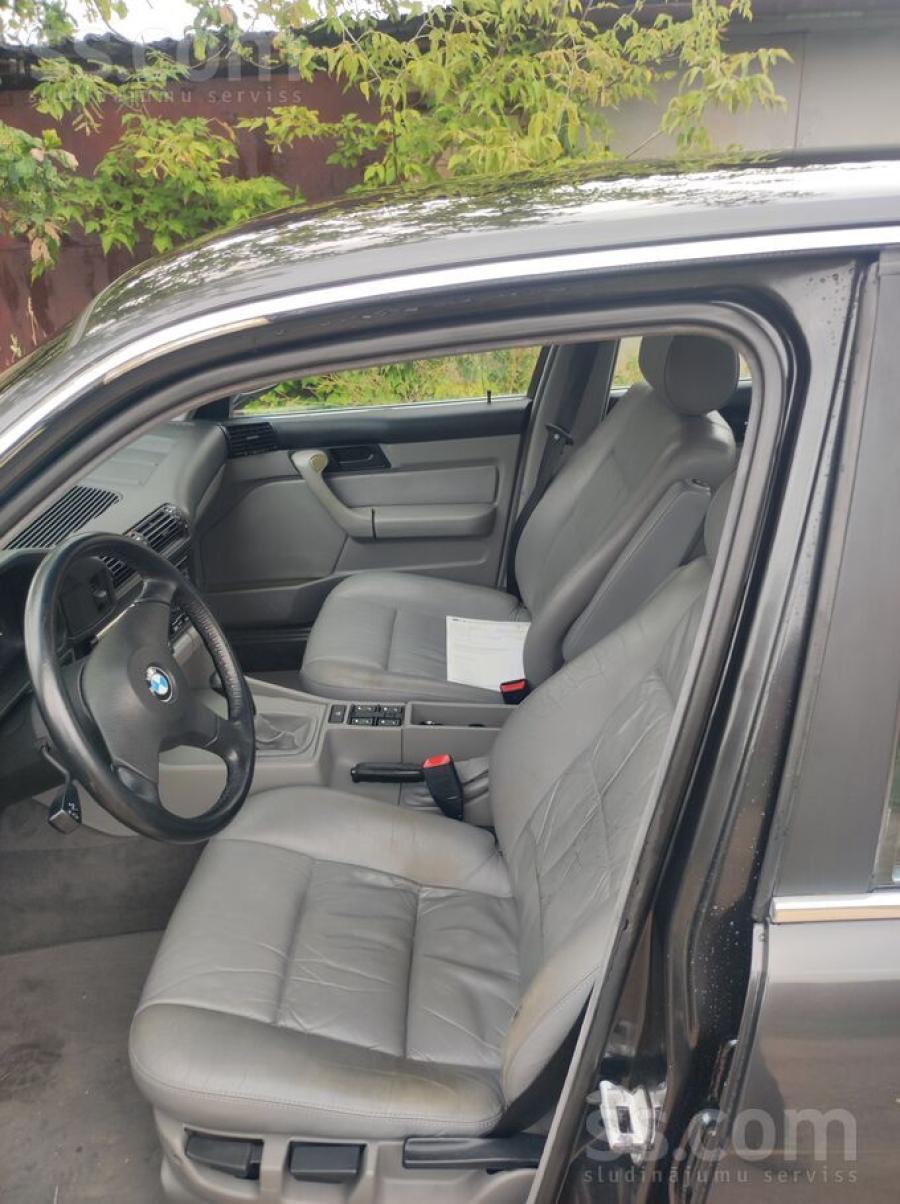 Melns BMW 535 1988 Daugavpils, ar dzinēja tilpumu 3.50 L un nobraukumu 300 tūkst. km par 7900 €, foto 10 vietnē AUTOMOTO.COM.LV