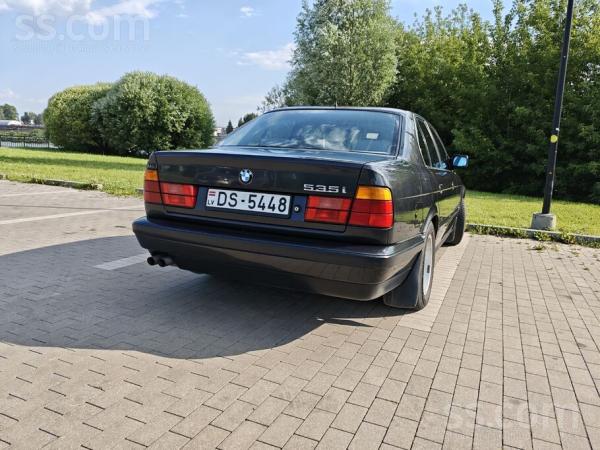 Black BMW 535 1988 in Daugavpils, with an engine capacity of 3.50 L and mileage of 300 thousand km for 8500 €, photo 4 on AUTOMOTO.COM.LV