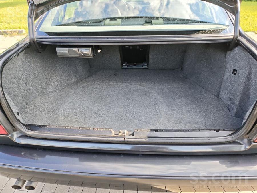 Black BMW 535 1988 in Daugavpils, with an engine capacity of 3.50 L and mileage of 300 thousand km for 8500 €, photo 8 on AUTOMOTO.COM.LV