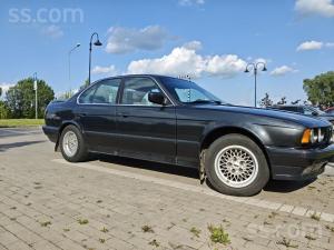 Black BMW 535 1988 in Daugavpils, with an engine capacity of 3.50 L and mileage of 300 thousand km for 8500 €, photo 9 on AUTOMOTO.COM.LV