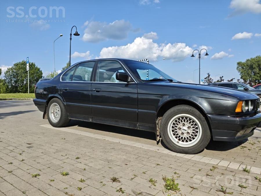 Black BMW 535 1988 in Daugavpils, with an engine capacity of 3.50 L and mileage of 300 thousand km for 8500 €, photo 9 on AUTOMOTO.COM.LV