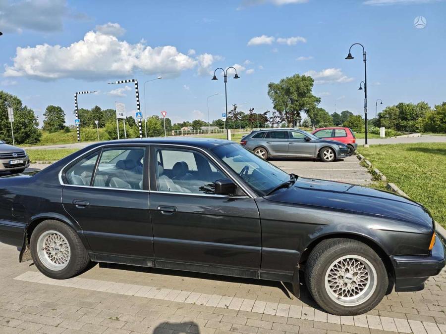 Черный БМВ 535 1988 в Даугавпилс, объемом двигателя 3.43 л и пробегом 300 тыс. км за 8500 €, фото 4 на AUTOMOTO.COM.LV