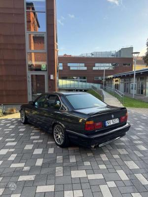 Melns BMW 535 1989 Liepāja, ar dzinēja tilpumu 3.43 L un nobraukumu 358 tūkst. km par 10490 €, foto 4 vietnē AUTOMOTO.COM.LV