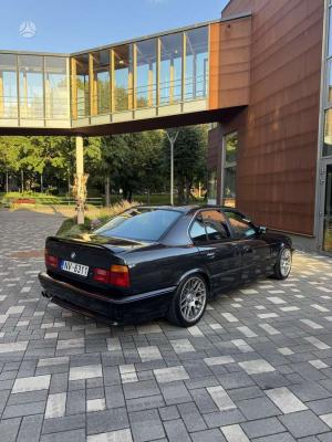 Melns BMW 535 1989 Liepāja, ar dzinēja tilpumu 3.43 L un nobraukumu 358 tūkst. km par 10490 €, foto 5 vietnē AUTOMOTO.COM.LV