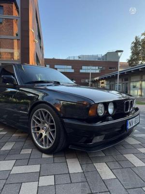 Melns BMW 535 1989 Liepāja, ar dzinēja tilpumu 3.43 L un nobraukumu 358 tūkst. km par 10490 €, foto 6 vietnē AUTOMOTO.COM.LV
