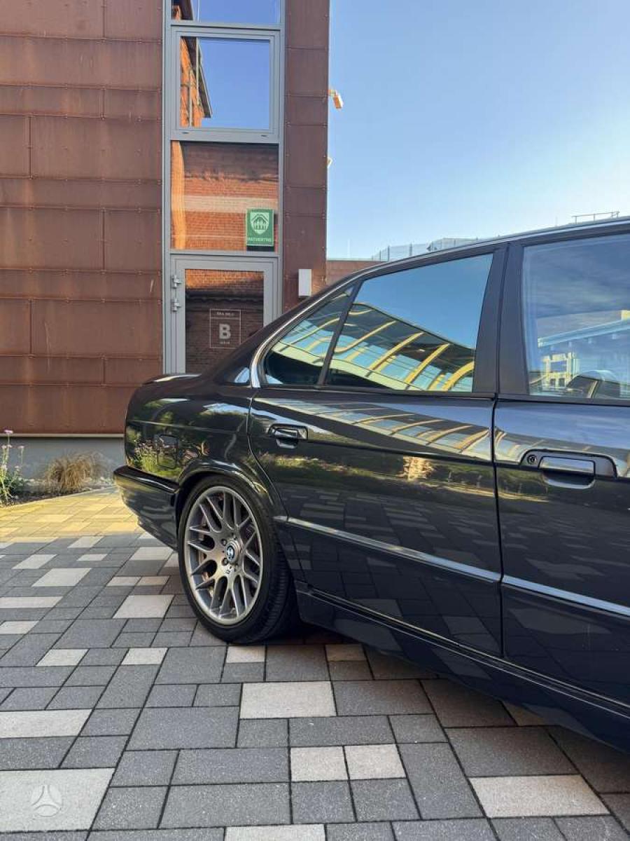 Melns BMW 535 1989 Liepāja, ar dzinēja tilpumu 3.43 L un nobraukumu 358 tūkst. km par 10490 €, foto 7 vietnē AUTOMOTO.COM.LV