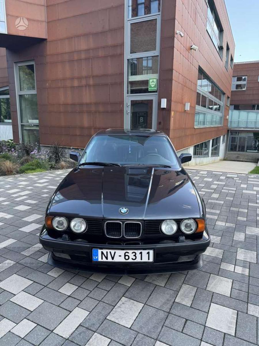 Melns BMW 535 1989 Liepāja, ar dzinēja tilpumu 3.43 L un nobraukumu 358 tūkst. km par 10490 €, foto 8 vietnē AUTOMOTO.COM.LV